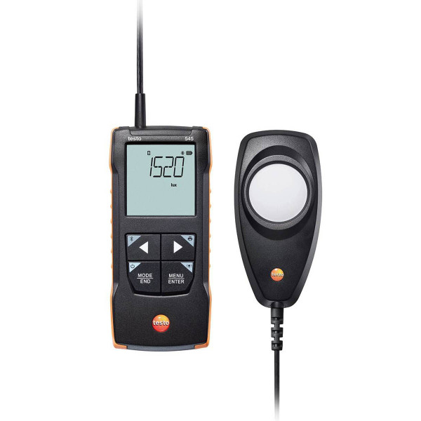 Приборы для измерений pH и TPM в фирменном магазине Testo